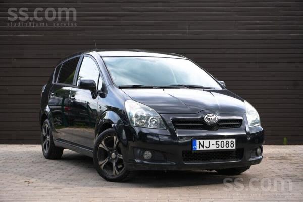 Black Toyota Corolla Verso 2008 in Riga, with an engine capacity of 2.20 L and mileage of 298 thousand km for 2490 €, photo 2 on AUTOMOTO.COM.LV