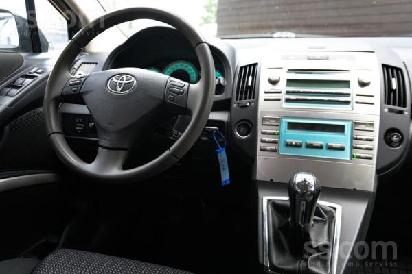 Black Toyota Corolla Verso 2008 in Riga, with an engine capacity of 2.20 L and mileage of 298 thousand km for 2490 €, photo 5 on AUTOMOTO.COM.LV
