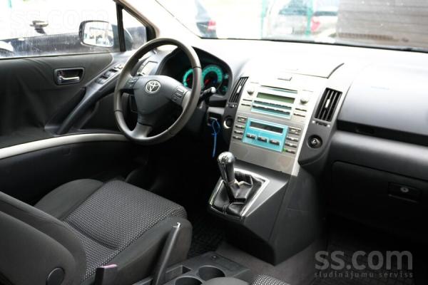 Black Toyota Corolla Verso 2008 in Riga, with an engine capacity of 2.20 L and mileage of 298 thousand km for 2490 €, photo 9 on AUTOMOTO.COM.LV