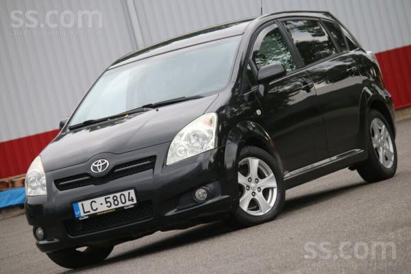 Black Toyota Corolla Verso 2008 in Riga, with an engine capacity of 2.00 L and mileage of 268 thousand km for 2590 €, photo 1 on AUTOMOTO.COM.LV