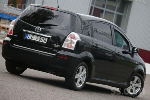 Black Toyota Corolla Verso 2008 in Riga, with an engine capacity of 2.00 L and mileage of 268 thousand km for 2590 €, photo 2 on AUTOMOTO.COM.LV