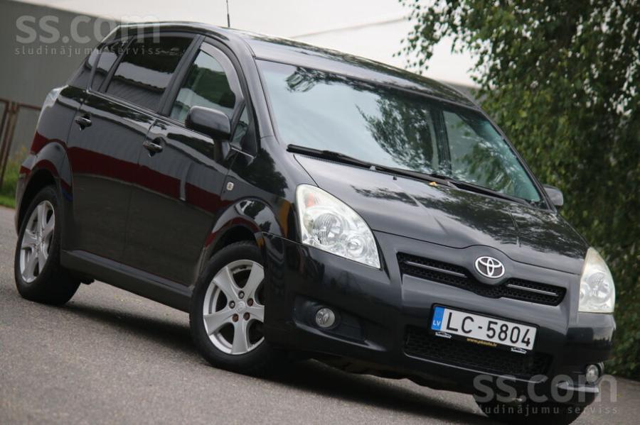 Black Toyota Corolla Verso 2008 in Riga, with an engine capacity of 2.00 L and mileage of 268 thousand km for 2590 €, photo 4 on AUTOMOTO.COM.LV