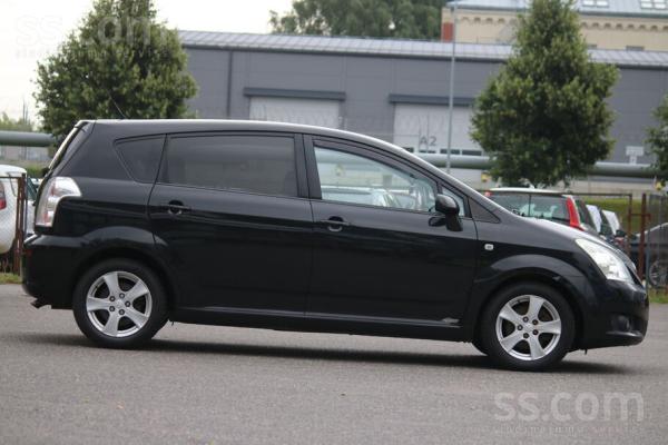 Black Toyota Corolla Verso 2008 in Riga, with an engine capacity of 2.00 L and mileage of 268 thousand km for 2590 €, photo 5 on AUTOMOTO.COM.LV