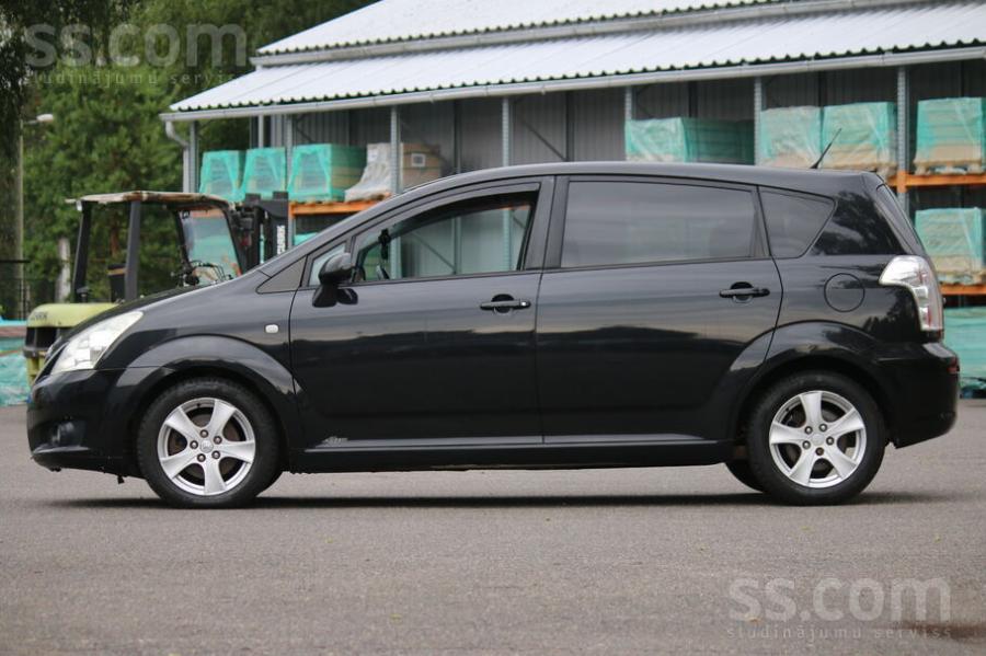Black Toyota Corolla Verso 2008 in Riga, with an engine capacity of 2.00 L and mileage of 268 thousand km for 2590 €, photo 7 on AUTOMOTO.COM.LV