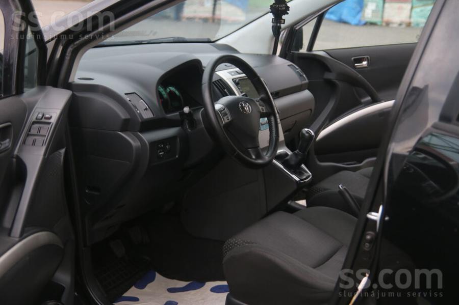 Black Toyota Corolla Verso 2008 in Riga, with an engine capacity of 2.00 L and mileage of 268 thousand km for 2590 €, photo 8 on AUTOMOTO.COM.LV