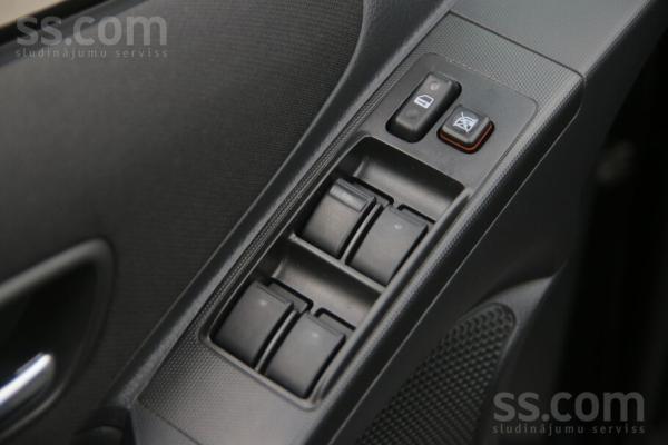 Black Toyota Corolla Verso 2008 in Riga, with an engine capacity of 2.00 L and mileage of 268 thousand km for 2590 €, photo 8 on AUTOMOTO.COM.LV