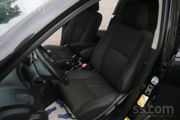 Black Toyota Corolla Verso 2008 in Riga, with an engine capacity of 2.00 L and mileage of 268 thousand km for 2590 €, photo 9 on AUTOMOTO.COM.LV
