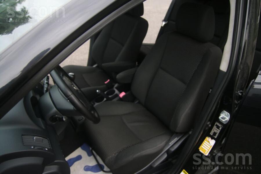 Black Toyota Corolla Verso 2008 in Riga, with an engine capacity of 2.00 L and mileage of 268 thousand km for 2590 €, photo 10 on AUTOMOTO.COM.LV