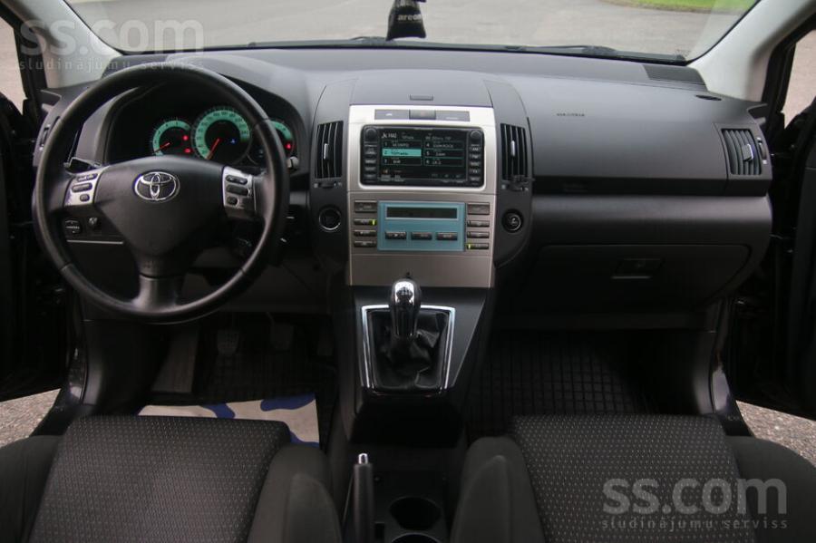 Black Toyota Corolla Verso 2008 in Riga, with an engine capacity of 2.00 L and mileage of 268 thousand km for 2590 €, photo 12 on AUTOMOTO.COM.LV