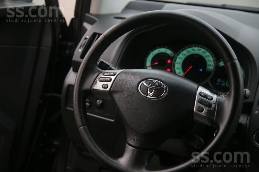 Black Toyota Corolla Verso 2008 in Riga, with an engine capacity of 2.00 L and mileage of 268 thousand km for 2590 €, photo 13 on AUTOMOTO.COM.LV