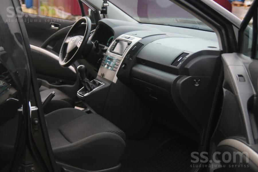 Black Toyota Corolla Verso 2008 in Riga, with an engine capacity of 2.00 L and mileage of 268 thousand km for 2590 €, photo 17 on AUTOMOTO.COM.LV