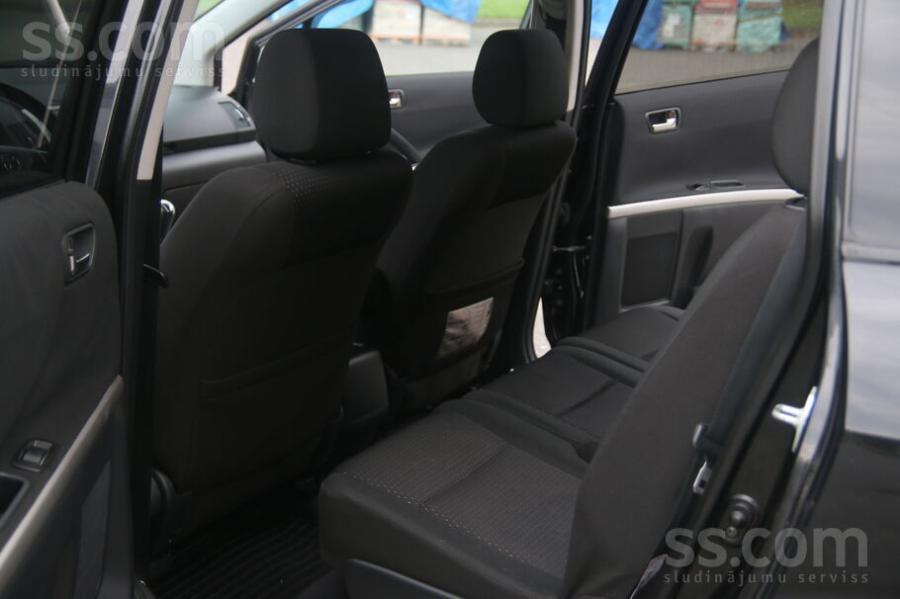 Black Toyota Corolla Verso 2008 in Riga, with an engine capacity of 2.00 L and mileage of 268 thousand km for 2590 €, photo 18 on AUTOMOTO.COM.LV