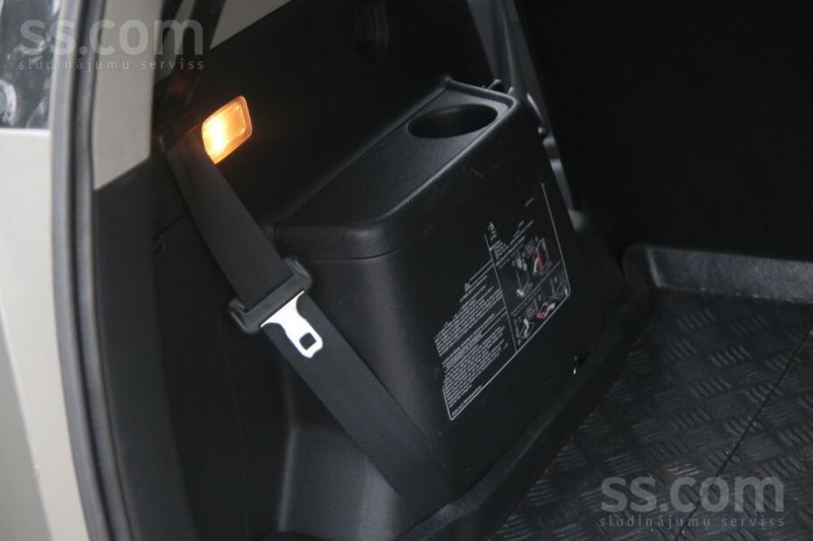 Black Toyota Corolla Verso 2008 in Riga, with an engine capacity of 2.00 L and mileage of 268 thousand km for 2590 €, photo 20 on AUTOMOTO.COM.LV
