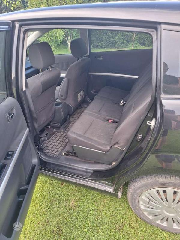 Melns Toyota Corolla Verso 2008 Vilkaviškis, ar dzinēja tilpumu 2.23 L un nobraukumu 425 tūkst. km par 1450 €, foto 6 vietnē AUTOMOTO.COM.LV