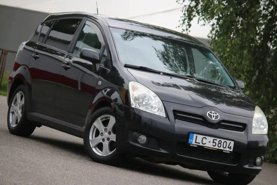 Black Toyota Corolla Verso 2008 in Riga, with an engine capacity of 2.00 L and mileage of 268 thousand km for 2590 €, photo 4 on AUTOMOTO.COM.LV