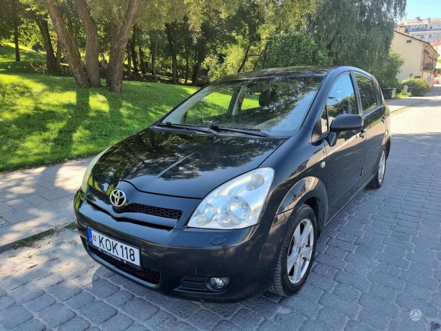 Black Toyota Corolla Verso 2008 in Vilnius, with an engine capacity of 1.79 L and mileage of 270 thousand km for 2650 €, photo 1 on AUTOMOTO.COM.LV
