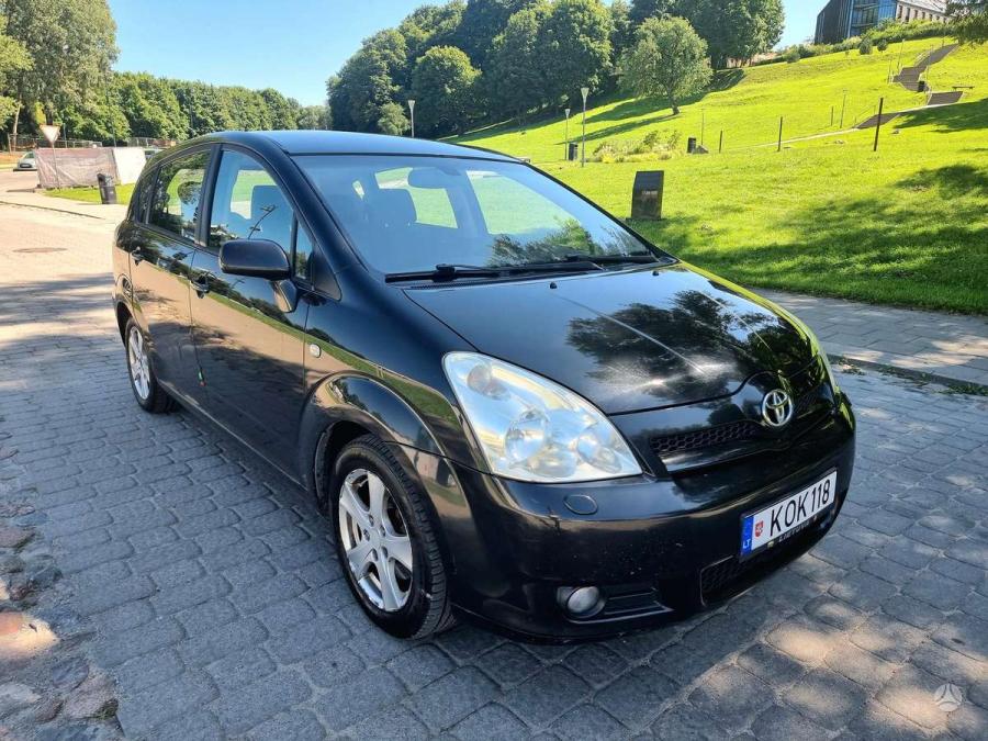 Black Toyota Corolla Verso 2008 in Vilnius, with an engine capacity of 1.79 L and mileage of 270 thousand km for 2650 €, photo 3 on AUTOMOTO.COM.LV