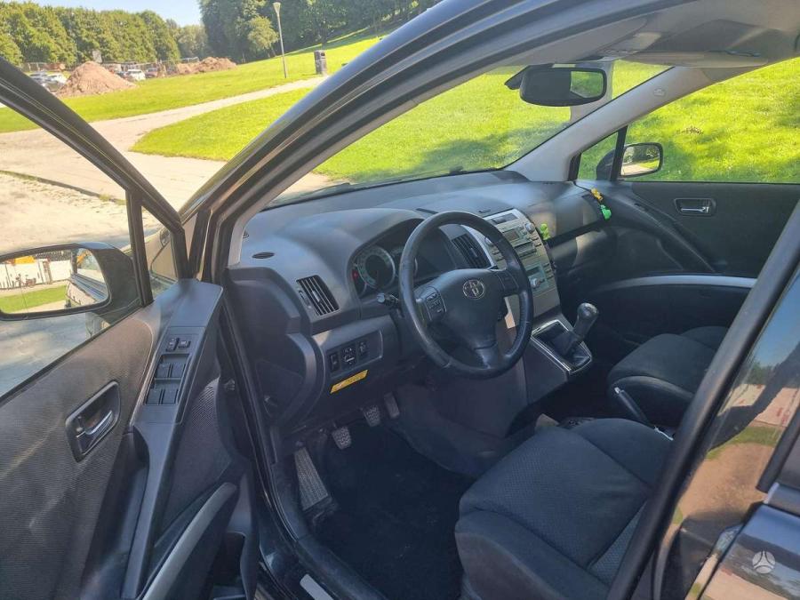 Black Toyota Corolla Verso 2008 in Vilnius, with an engine capacity of 1.79 L and mileage of 270 thousand km for 2650 €, photo 6 on AUTOMOTO.COM.LV
