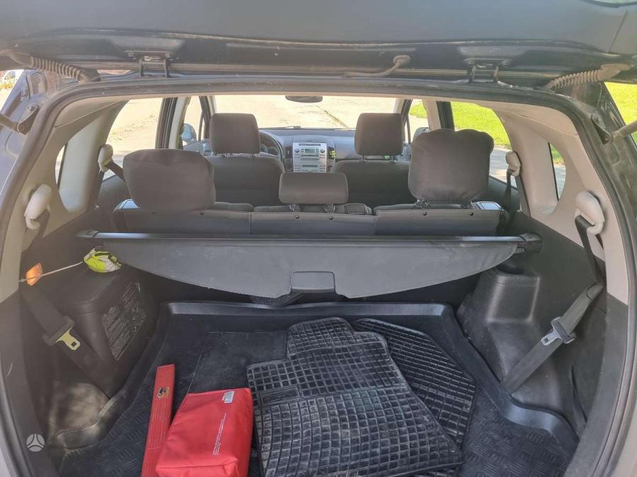 Black Toyota Corolla Verso 2008 in Vilnius, with an engine capacity of 1.79 L and mileage of 270 thousand km for 2650 €, photo 8 on AUTOMOTO.COM.LV