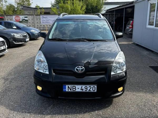 Black Toyota Corolla Verso 2008 in Daugavpils, with an engine capacity of 2.20 L and mileage of 226 thousand km for 1850 €, photo 2 on AUTOMOTO.COM.LV