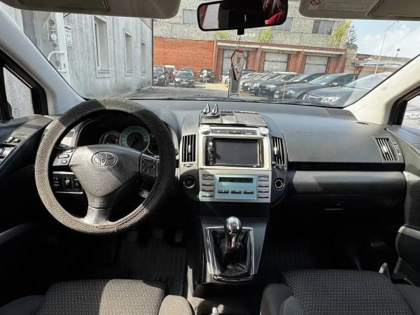 Black Toyota Corolla Verso 2008 in Daugavpils, with an engine capacity of 2.20 L and mileage of 226 thousand km for 1850 €, photo 7 on AUTOMOTO.COM.LV