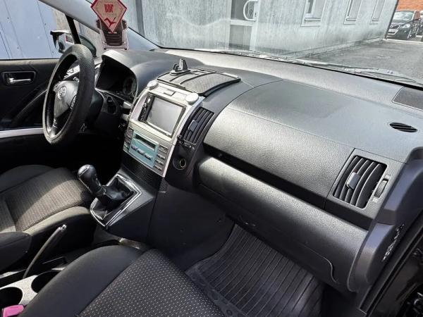 Black Toyota Corolla Verso 2008 in Daugavpils, with an engine capacity of 2.20 L and mileage of 226 thousand km for 1850 €, photo 8 on AUTOMOTO.COM.LV
