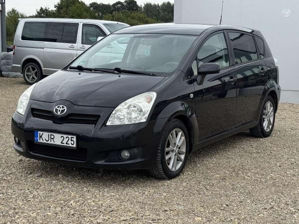 Melns Toyota Corolla Verso 2008 Šauļi, ar dzinēja tilpumu 2.20 L un nobraukumu 389 tūkst. km par 1500 €, foto 1 vietnē AUTOMOTO.COM.LV