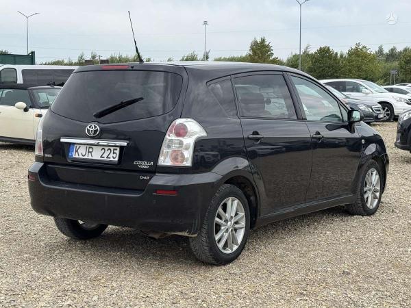 Melns Toyota Corolla Verso 2008 Šauļi, ar dzinēja tilpumu 2.20 L un nobraukumu 389 tūkst. km par 1500 €, foto 5 vietnē AUTOMOTO.COM.LV