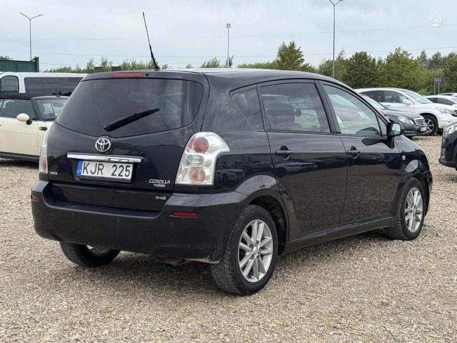 Melns Toyota Corolla Verso 2008 Šauļi, ar dzinēja tilpumu 2.20 L un nobraukumu 389 tūkst. km par 1500 €, foto 5 vietnē AUTOMOTO.COM.LV
