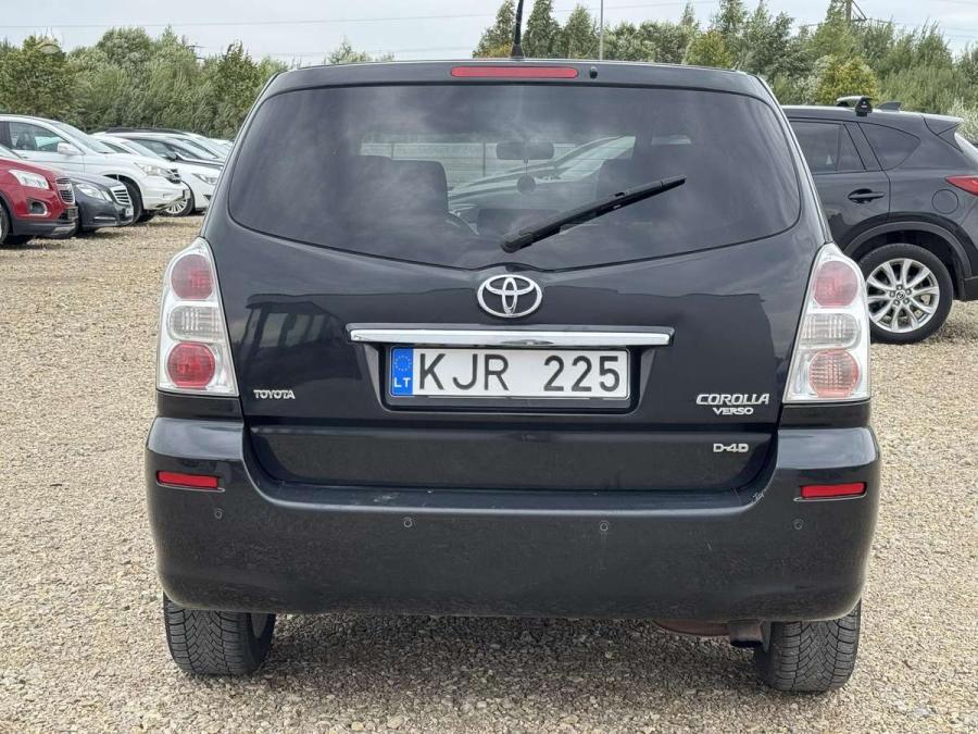 Melns Toyota Corolla Verso 2008 Šauļi, ar dzinēja tilpumu 2.20 L un nobraukumu 389 tūkst. km par 1500 €, foto 6 vietnē AUTOMOTO.COM.LV