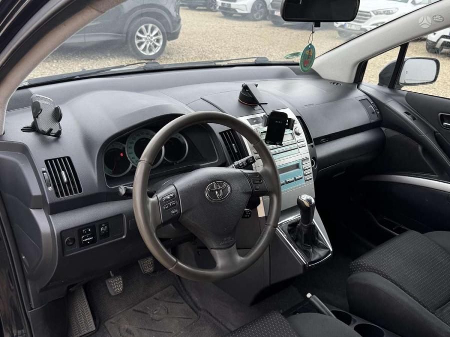 Melns Toyota Corolla Verso 2008 Šauļi, ar dzinēja tilpumu 2.20 L un nobraukumu 389 tūkst. km par 1500 €, foto 11 vietnē AUTOMOTO.COM.LV
