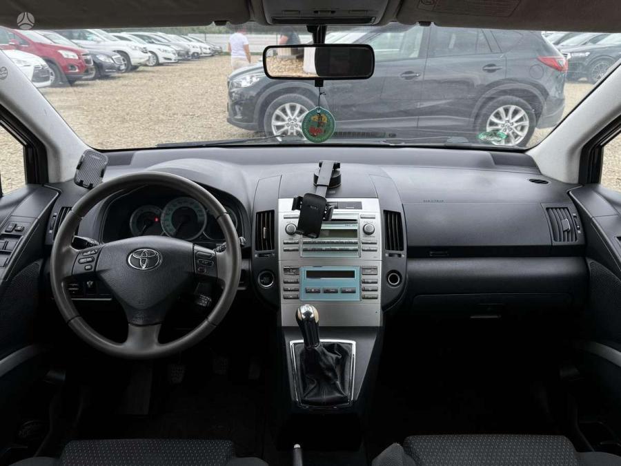 Melns Toyota Corolla Verso 2008 Šauļi, ar dzinēja tilpumu 2.20 L un nobraukumu 389 tūkst. km par 1500 €, foto 12 vietnē AUTOMOTO.COM.LV