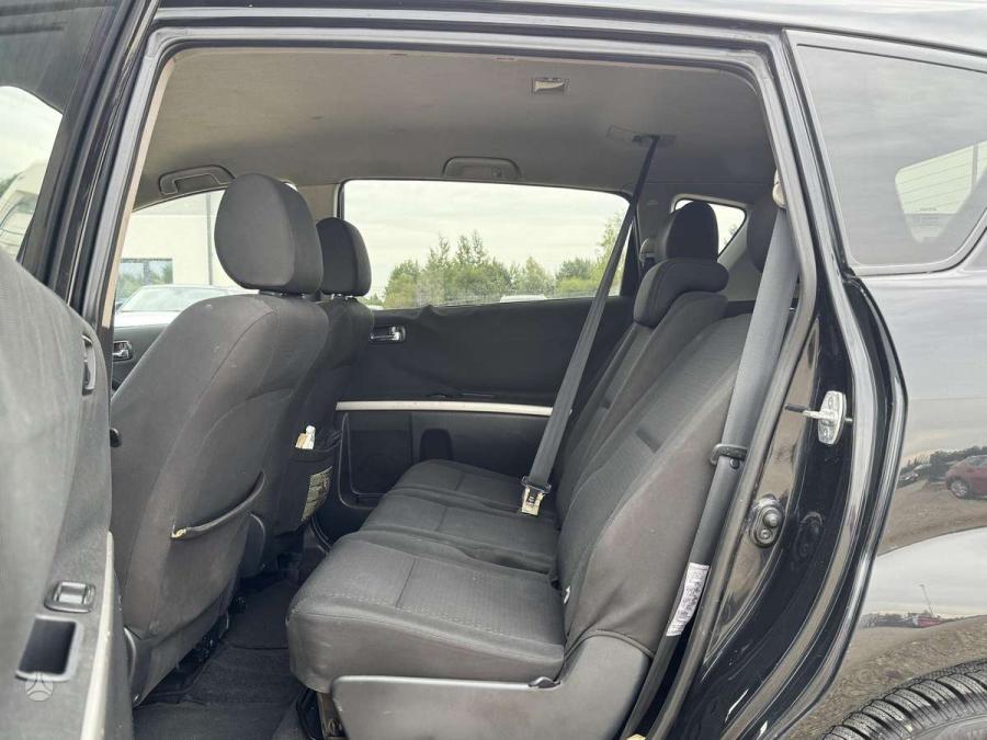 Melns Toyota Corolla Verso 2008 Šauļi, ar dzinēja tilpumu 2.20 L un nobraukumu 389 tūkst. km par 1500 €, foto 15 vietnē AUTOMOTO.COM.LV