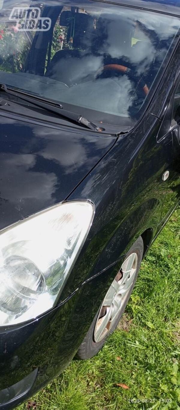Black Toyota Corolla Verso 2008 in Vilnius, with an engine capacity of 2.20 L and mileage of 283 thousand km for 2600 €, photo 4 on AUTOMOTO.COM.LV