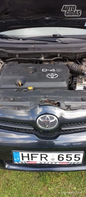 Black Toyota Corolla Verso 2008 in Vilnius, with an engine capacity of 2.20 L and mileage of 283 thousand km for 2600 €, photo 6 on AUTOMOTO.COM.LV
