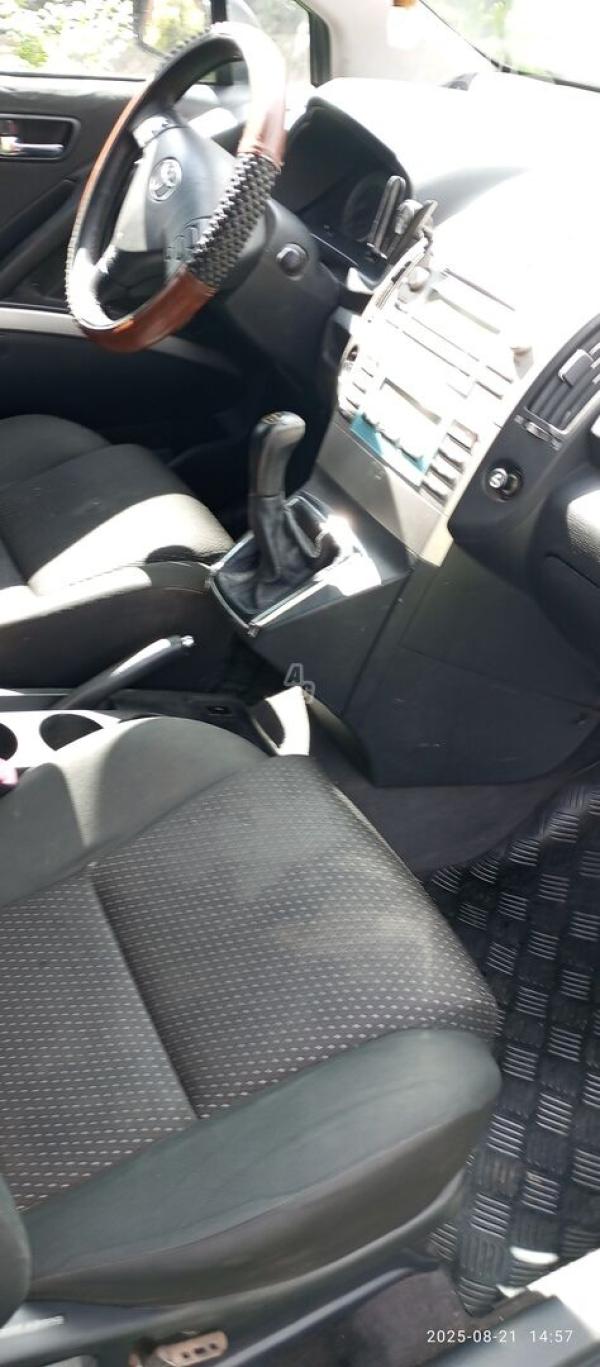 Black Toyota Corolla Verso 2008 in Vilnius, with an engine capacity of 2.20 L and mileage of 283 thousand km for 2600 €, photo 11 on AUTOMOTO.COM.LV