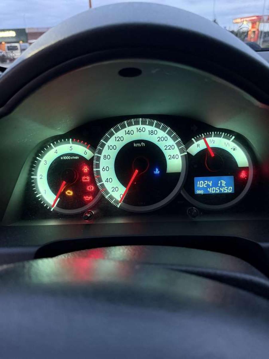 Melns Toyota Corolla Verso 2008 Viļņa, ar dzinēja tilpumu 0.00 L un nobraukumu 405 tūkst. km par 1500 €, foto 8 vietnē AUTOMOTO.COM.LV