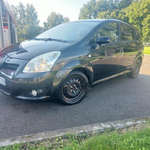 Black Toyota Corolla Verso 2008 in Bauska, with an engine capacity of 2.20 L and mileage of 351 thousand km for 1650 €, photo 1 on AUTOMOTO.COM.LV