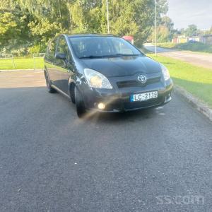 Black Toyota Corolla Verso 2008 in Bauska, with an engine capacity of 2.20 L and mileage of 351 thousand km for 1650 €, photo 3 on AUTOMOTO.COM.LV