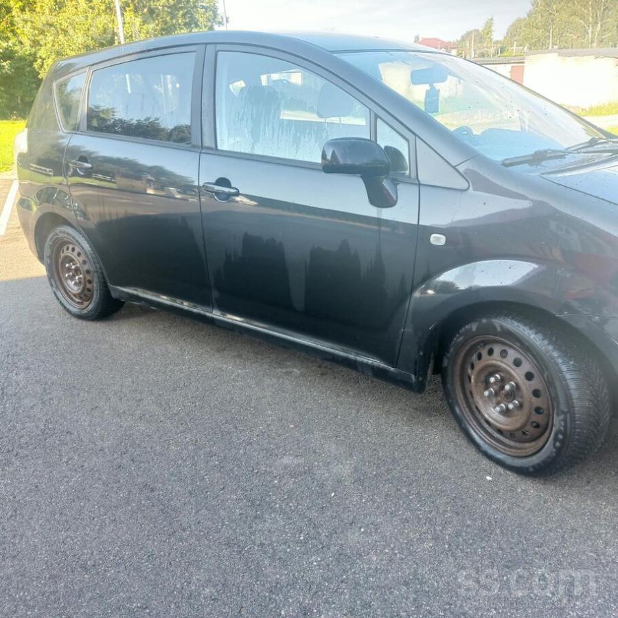Black Toyota Corolla Verso 2008 in Bauska, with an engine capacity of 2.20 L and mileage of 351 thousand km for 1650 €, photo 4 on AUTOMOTO.COM.LV
