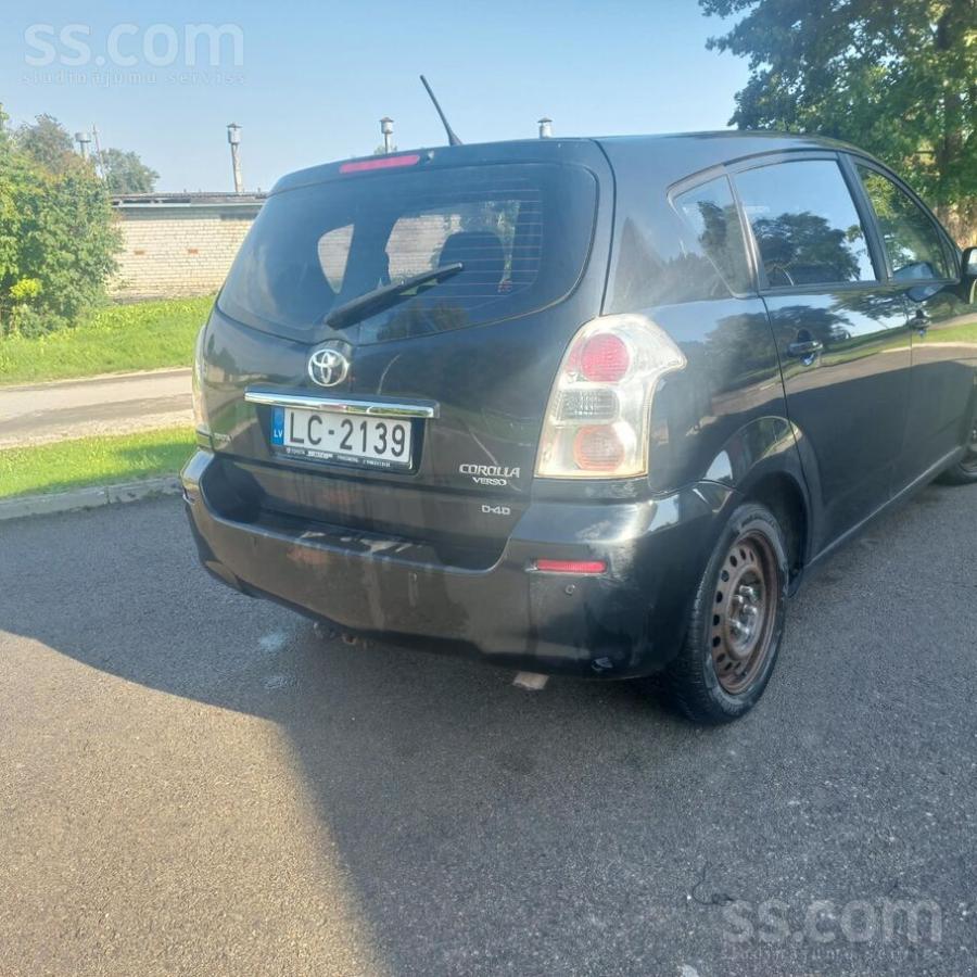Black Toyota Corolla Verso 2008 in Bauska, with an engine capacity of 2.20 L and mileage of 351 thousand km for 1650 €, photo 6 on AUTOMOTO.COM.LV