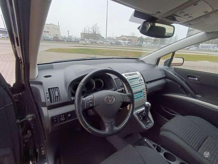 Melns Toyota Corolla Verso 2009 Kretinga, ar dzinēja tilpumu 1.79 L un nobraukumu 241 tūkst. km par 4650 €, foto 19 vietnē AUTOMOTO.COM.LV