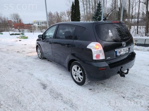 Melns Toyota Corolla Verso 2009 Rīga, ar dzinēja tilpumu 2.20 L un nobraukumu 277 tūkst. km par 2500 €, foto 3 vietnē AUTOMOTO.COM.LV