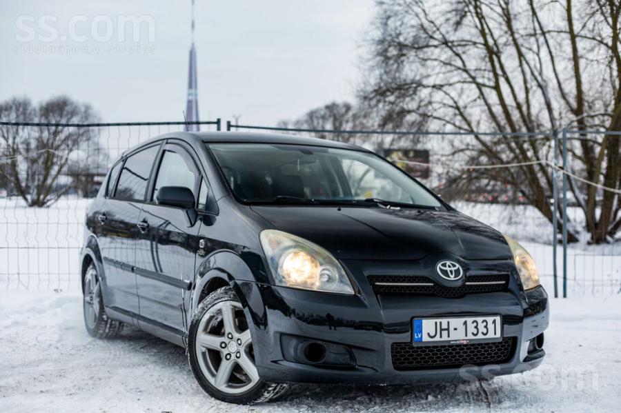 Melns Toyota Corolla Verso 2009 Rīga, ar dzinēja tilpumu 2.20 L un nobraukumu 326 tūkst. km par 2490 €, foto 1 vietnē AUTOMOTO.COM.LV