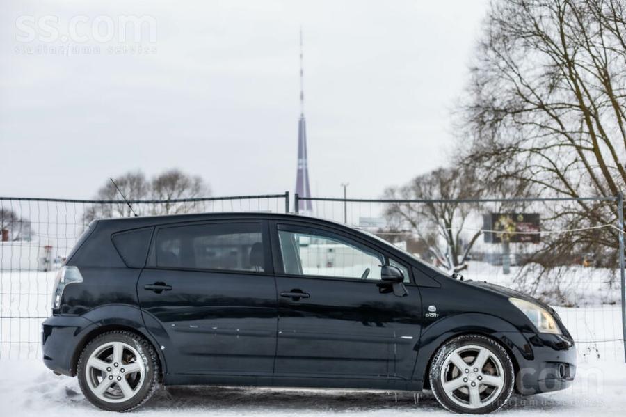 Melns Toyota Corolla Verso 2009 Rīga, ar dzinēja tilpumu 2.20 L un nobraukumu 326 tūkst. km par 2490 €, foto 3 vietnē AUTOMOTO.COM.LV