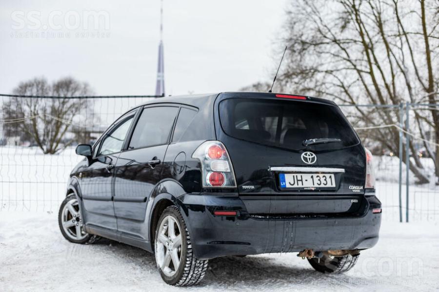 Melns Toyota Corolla Verso 2009 Rīga, ar dzinēja tilpumu 2.20 L un nobraukumu 326 tūkst. km par 2490 €, foto 5 vietnē AUTOMOTO.COM.LV