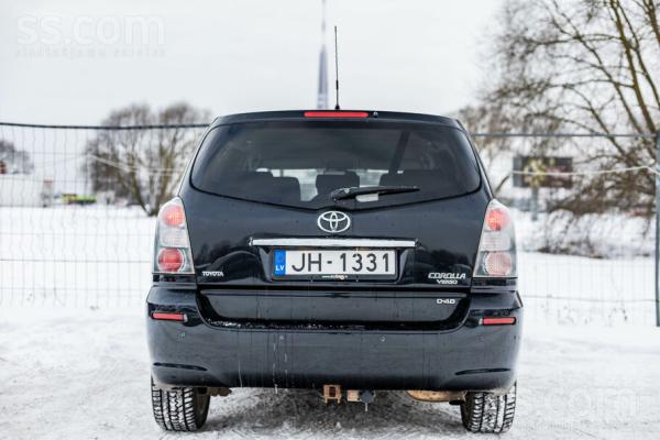 Black Toyota Corolla Verso 2009 in Riga, with an engine capacity of 2.20 L and mileage of 326 thousand km for 2490 €, photo 6 on AUTOMOTO.COM.LV