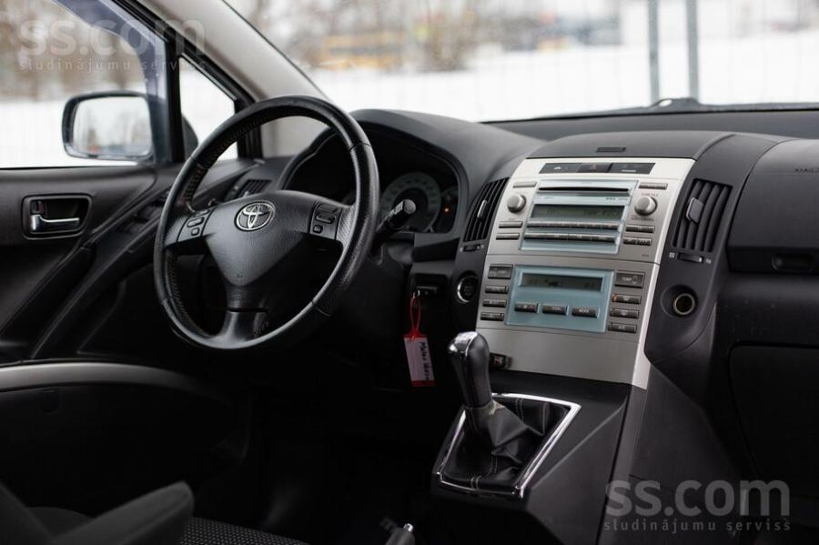 Melns Toyota Corolla Verso 2009 Rīga, ar dzinēja tilpumu 2.20 L un nobraukumu 326 tūkst. km par 2490 €, foto 17 vietnē AUTOMOTO.COM.LV
