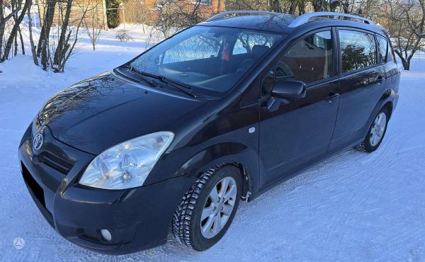 Black Toyota Corolla Verso 2009 in Pasvalys, with an engine capacity of 2.23 L and mileage of 400 thousand km for 1950 €, photo 1 on AUTOMOTO.COM.LV