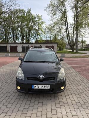Black Toyota Corolla Verso 2009 in Aizkraukle, with an engine capacity of 2.20 L and mileage of 243 thousand km for 1500 €, photo  on AUTOMOTO.COM.LV